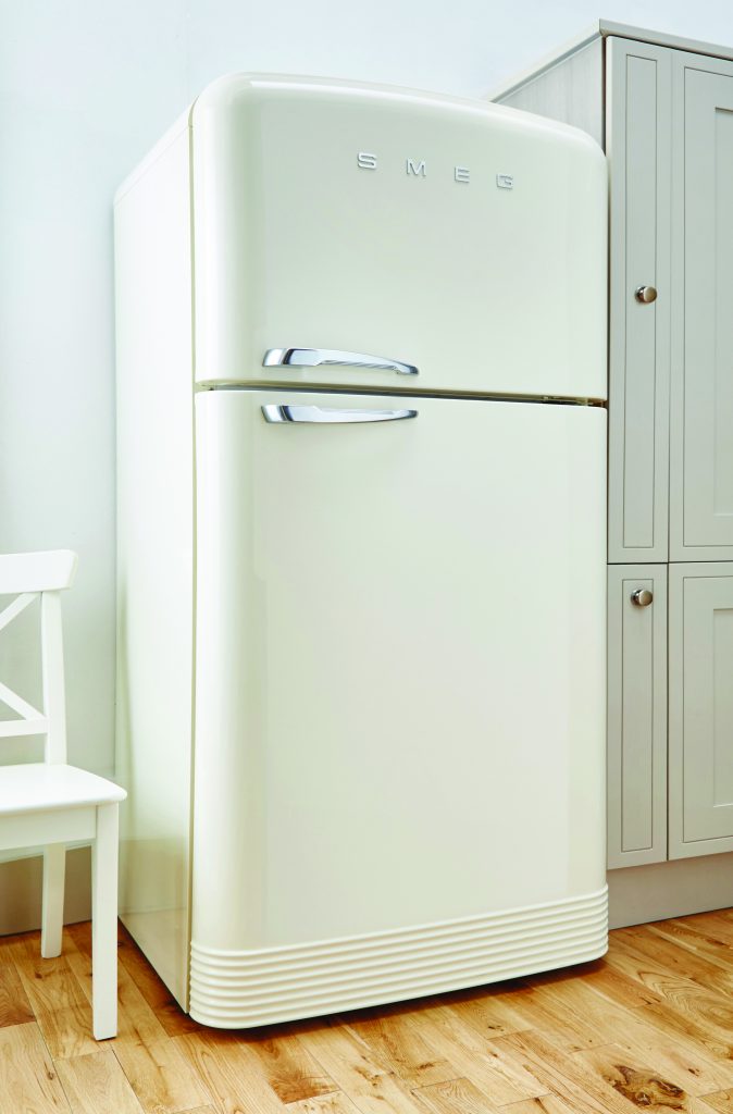 Trad Kitchen smeg fridge no prop - Ideias Para Viver Häfele Brasil ...